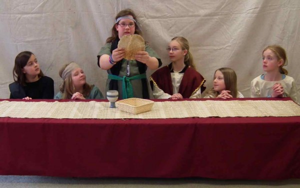 Holy Week: The Last Supper and the Garden – Family Faith Companion